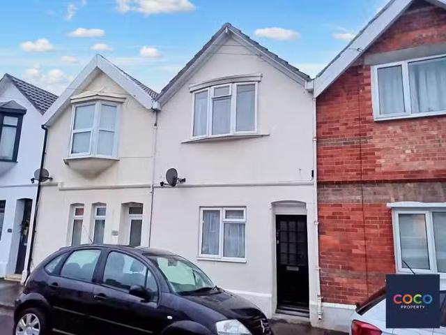 For Rent! 1 BA 3 bedroom terraced house for rent in Ferndale R.