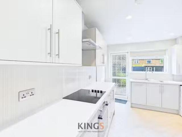 For Rent! 1 BA 3 bedroom terraced house for rent in Garden Ave.