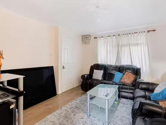 Cozy 1 BA 3 bedroom terraced house for rent in Ground Lane, Ha.