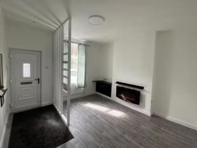 New 1 BA 3 bedroom terraced house for rent in Hunslet Street.