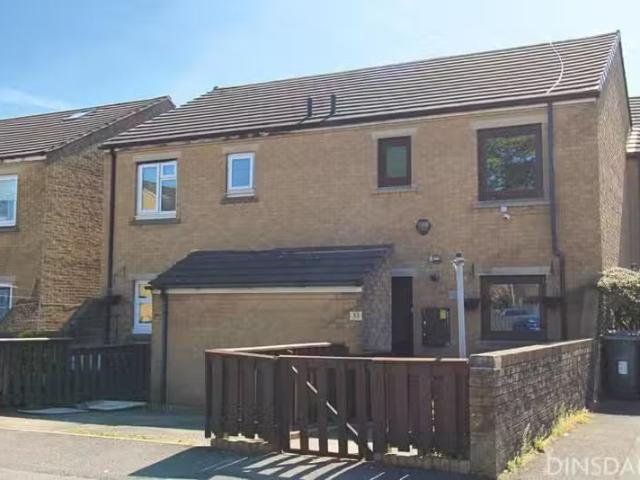 Unique 1 BA 3 bedroom terraced house for rent in Lister View.