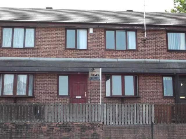 Just in! 1 BA 3 bedroom terraced house for rent in Montague St.
