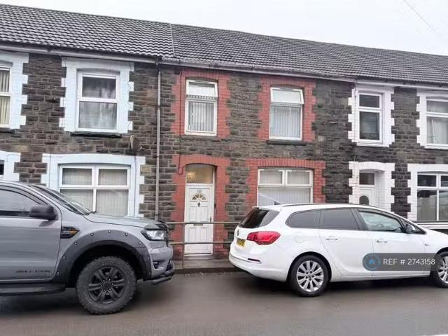 Rental! 1 BA 3 bedroom terraced house for rent in Pentwyn Aven.