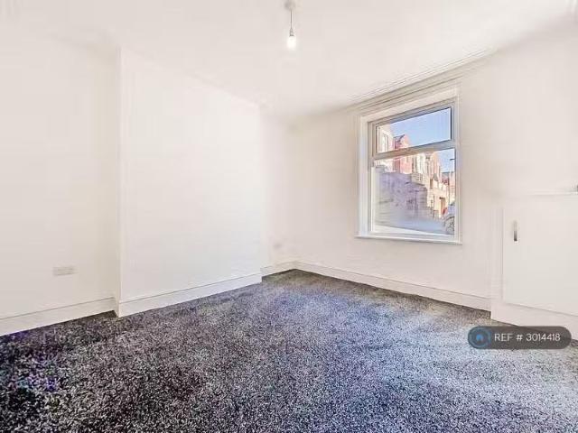 Charming 1 BA 3 bedroom terraced house for rent in Preston St.