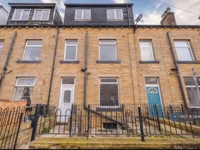 Unique 1 BA 3 bedroom terraced house for rent in Summer St, Ha.