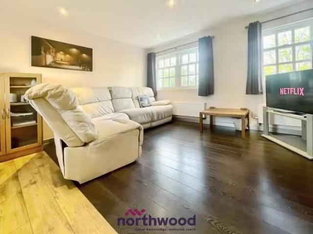 Cheap 1 BA 3 bedroom town house for rent in Richmond Road, Exe.