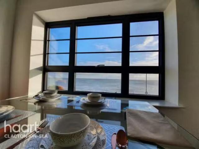 Cozy 1 BA 3 bedroom apartment for rent in 143 145 Kings Para.