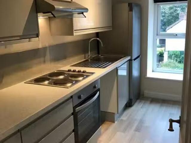 New 1 BA 3 bedroom apartment for rent in Hollywood Road, Brist.