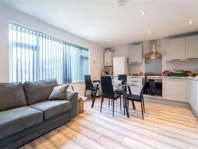 Just in! 1 BA 3 bedroom apartment for rent in Hubert Croft, Bi.