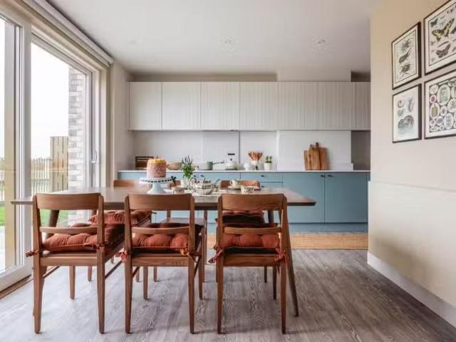 Charming 1 BA 3 bedroom apartment for rent in Milne Avenue, Ca.