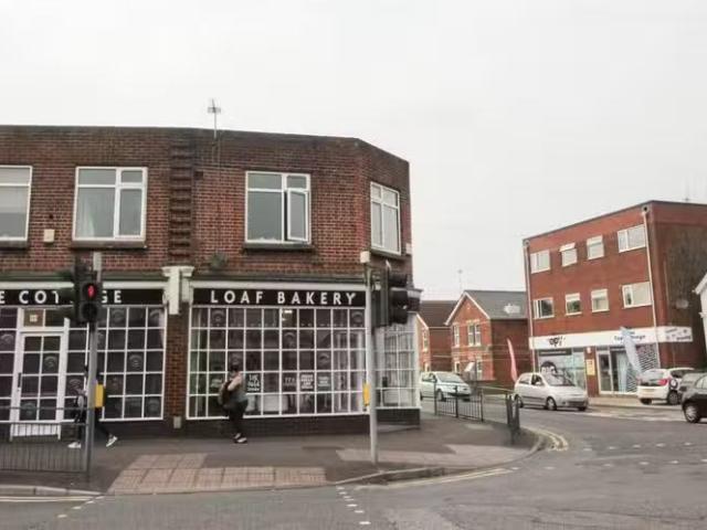 Charming 1 BA 3 bedroom apartment for rent in Wimborne Road, B.