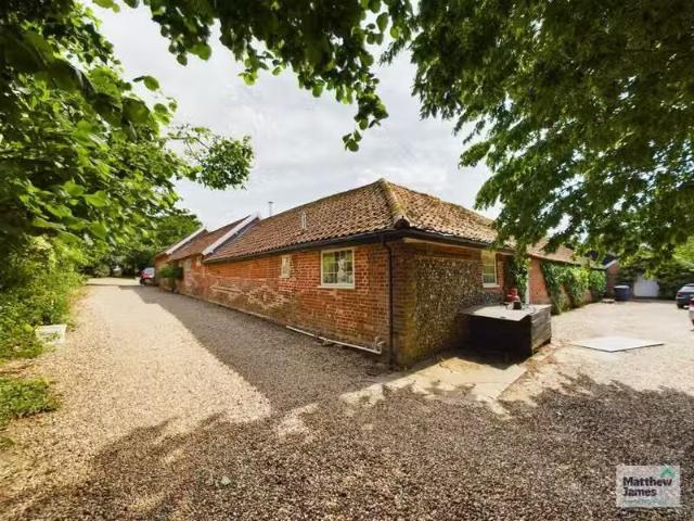 Charming 1 BA 3 bedroom barn conversion for rent in Little Cor.