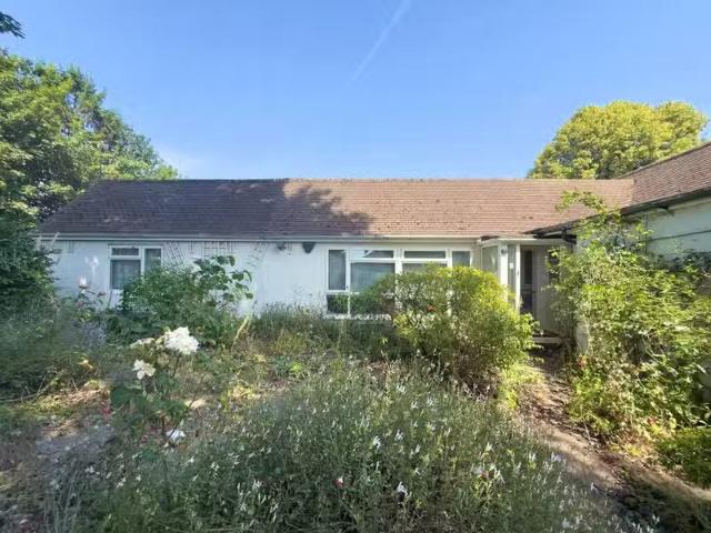 Charming 1 BA 3 bedroom bungalow for rent in Chorley Avenue, H.