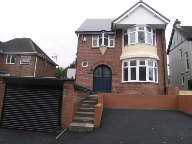 Cheap 1 BA 3 bedroom detached house for rent in Barrs Road, Cr.