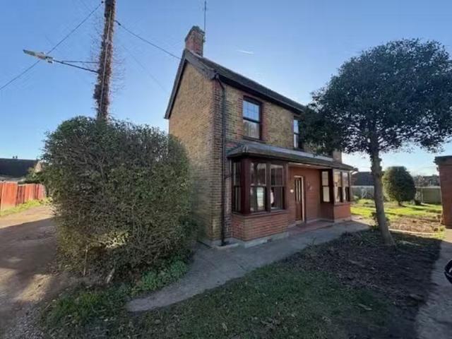 Deal! 1 BA 3 bedroom detached house for rent in Manse Chase, M.