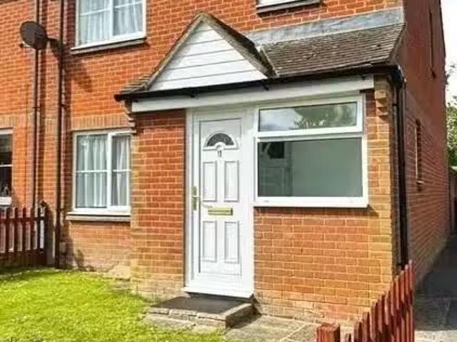 Charming 1 BA 3 bedroom end of terrace house for rent in The H.
