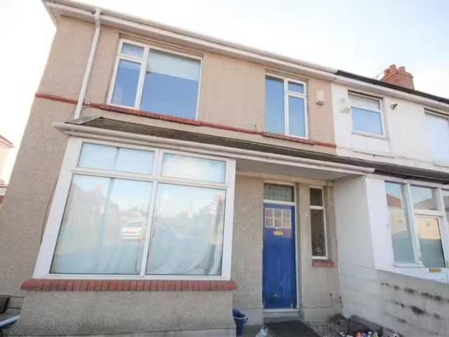 Deal! 1 BA 3 bedroom end of terrace house for rent in Toronto.