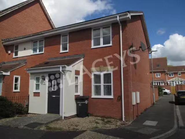 Deal! 1 BA 3 bedroom end of terrace house for rent in Watling.