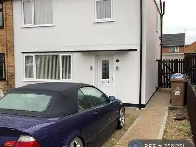 New 1 BA 3 bedroom end of terrace house for rent in Bendall Gr.