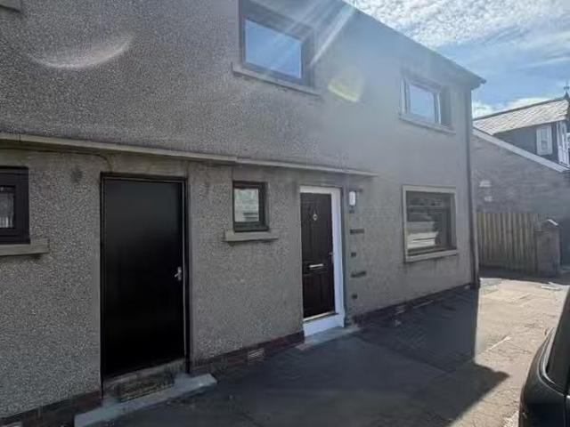 Charming 1 BA 3 bedroom end of terrace house for rent in Castl.