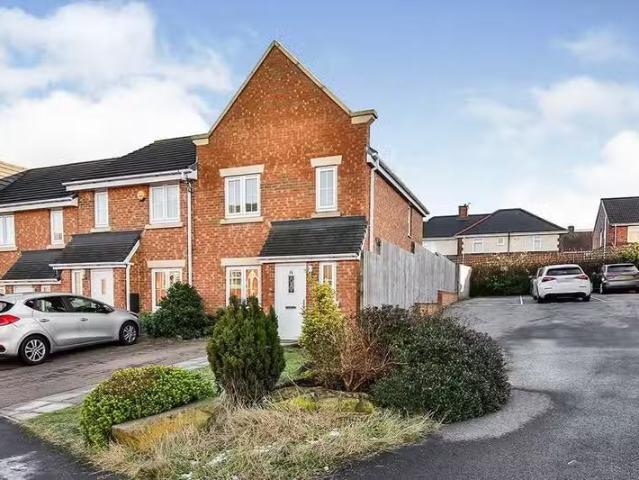 Charming 1 BA 3 bedroom End Terrace House to rent, Ashwood Clo.