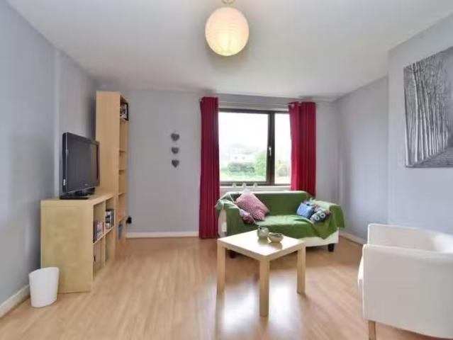 Charming 1 BA 3 bedroom flat for rent in Morrison Drive, Garth.