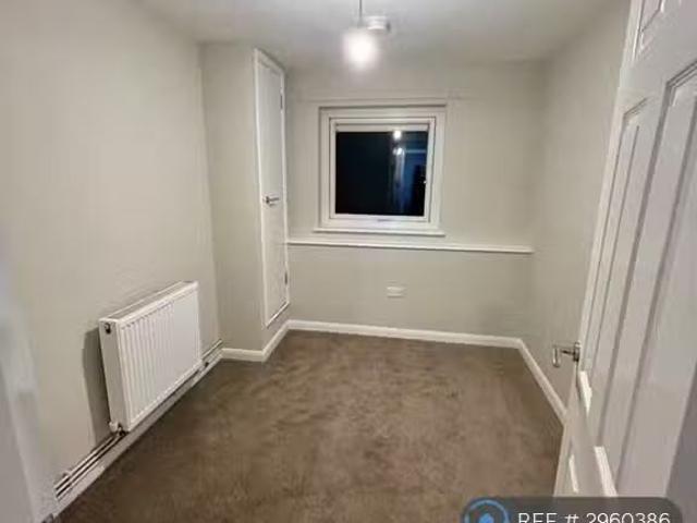 Rental! 1 BA 3 bedroom flat for rent in Orchard, Northfleet, D.