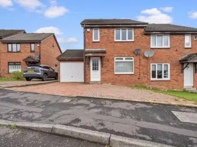 Nice 1 BA 3 bedroom flat for rent in Buckthorne Place, Glasgow.