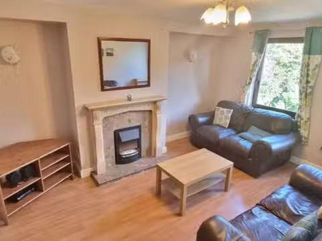 Charming 1 BA 3 bedroom flat for rent in Canal Place, Aberdeen.