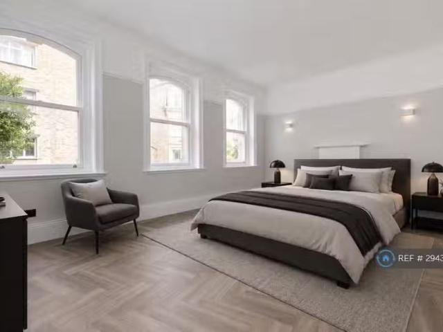 Charming 1 BA 3 bedroom flat for rent in Richmond Chambers, Bo.