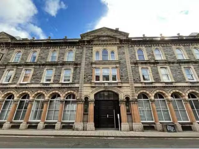 New 1 BA 3 bedroom flat for rent in The Atrium City Centre.