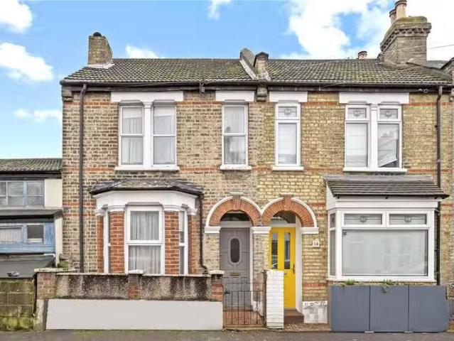 Deal! 1 BA 3 bedroom House to rent, Lime Street, Walthamstow.