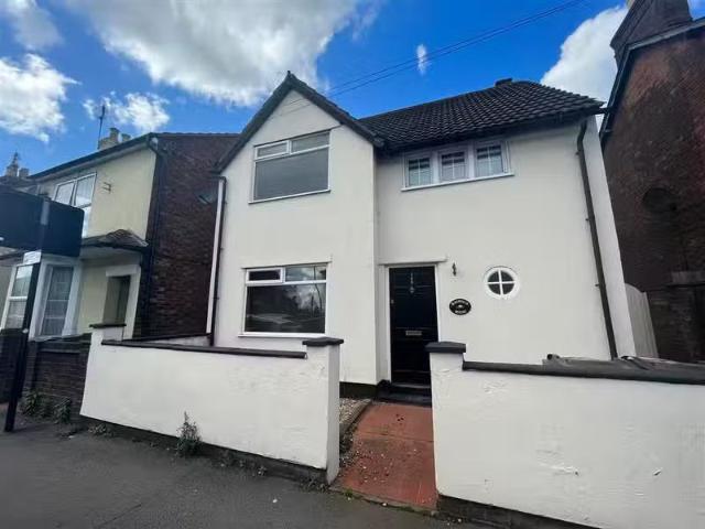 Deal! 1 BA 3 bedroom house for rent in Cambridge Street, AYLES.