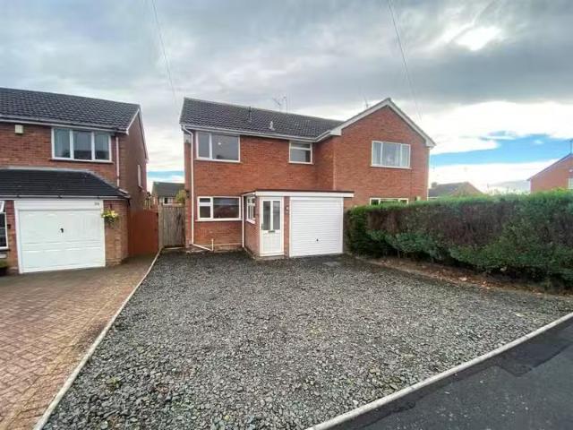 Charming 1 BA 3 bedroom house for rent in Kenswick Drive, Hale.