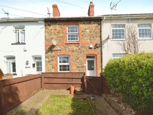 Cozy 1 BA 3 bedroom Mid Terrace House to rent, South View, Bov.