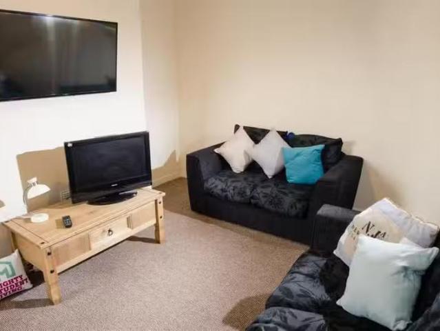 New 1 BA 3 bedroom private hall for rent in Newsham Place, Lan.