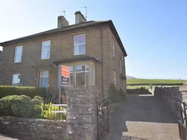 Cozy 1 BA 3 bedroom semi detached house for rent in Buttersett.