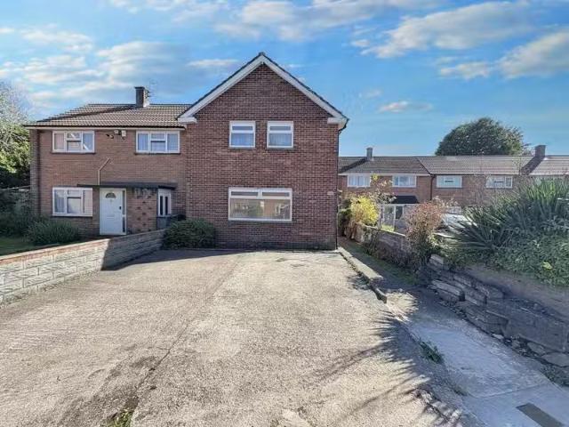 Rental! 1 BA 3 bedroom semi detached house for rent in Ball Ro.