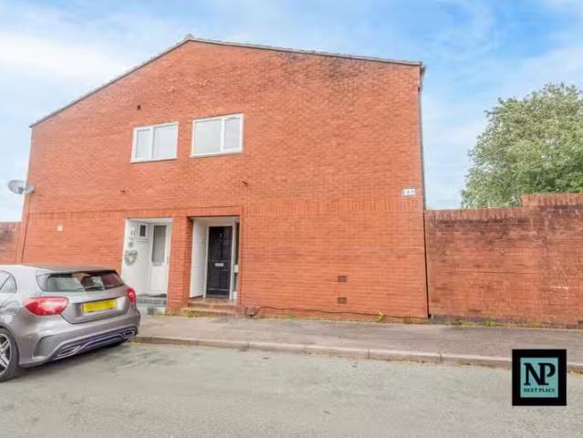 Charming 1 BA 3 bedroom semi detached house for rent in Calder.
