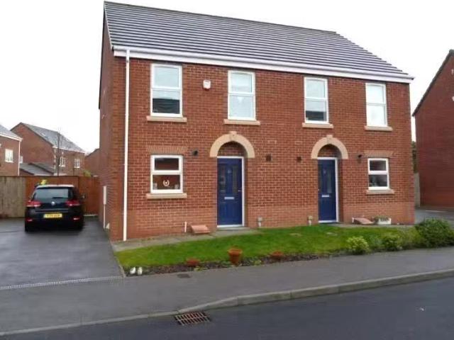 Nice 1 BA 3 bedroom semi detached house for rent in Cavell Dri.