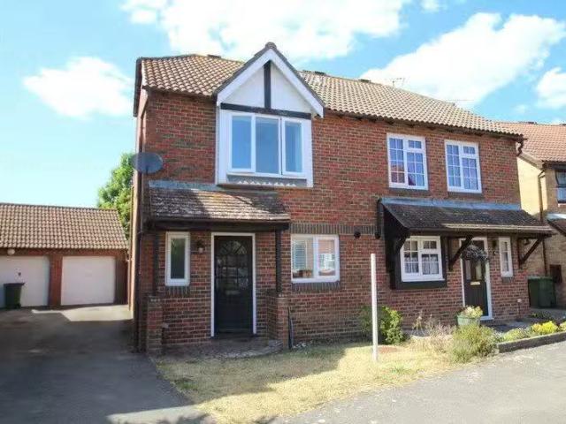 Just in! 1 BA 3 bedroom semi detached house for rent in Conist.