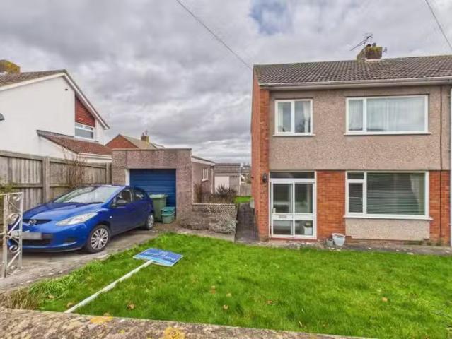 Cozy 1 BA 3 bedroom semi detached house for rent in Davin Cres.