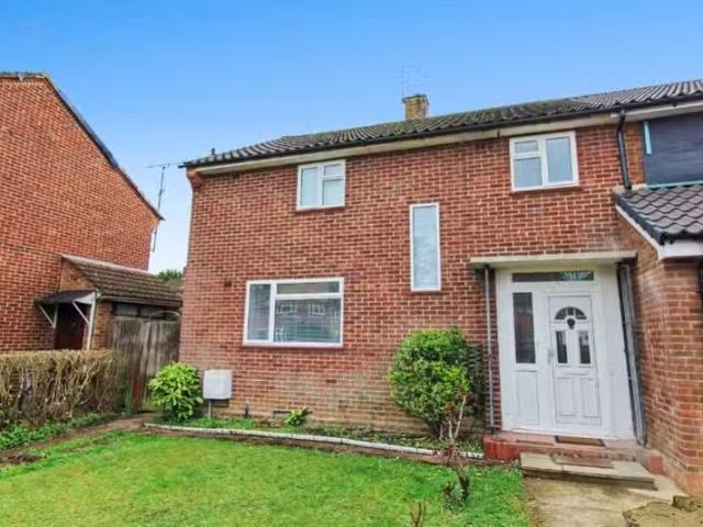 Nice 1 BA 3 bedroom semi detached house for rent in Devonshire.