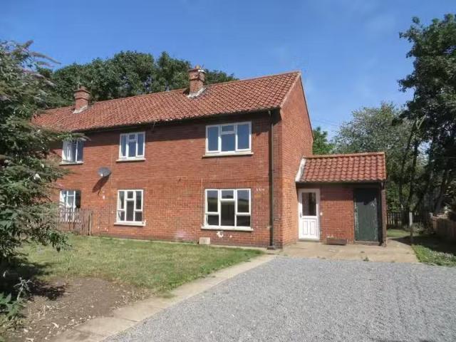 Nice 1 BA 3 bedroom semi detached house for rent in DN20