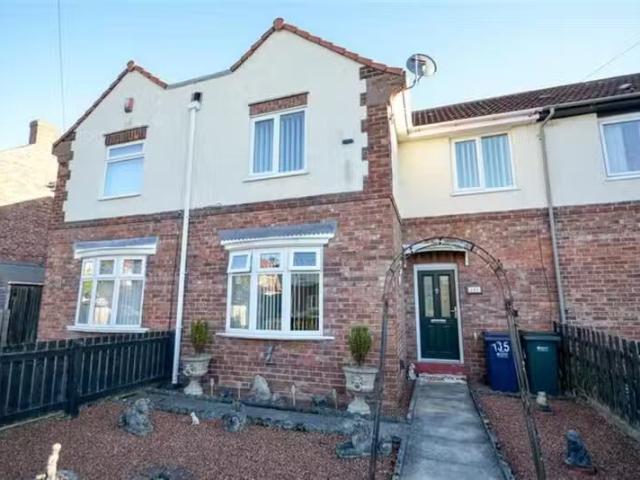 Nice 1 BA 3 bedroom semi detached house for rent in Dorset Ave.