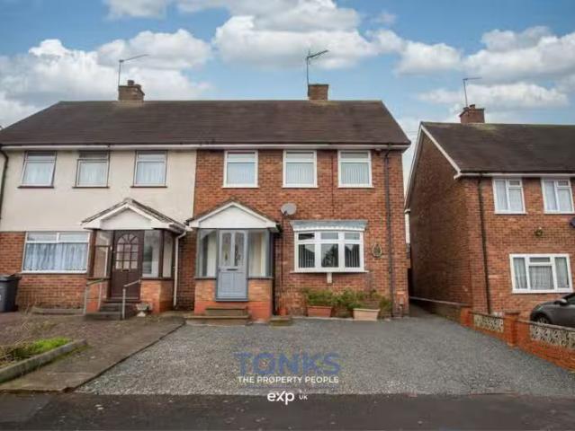 Unique 1 BA 3 bedroom semi detached house for rent in Faraday.