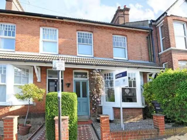 Cheap 1 BA 3 bedroom semi detached house for rent in Folly Ave.