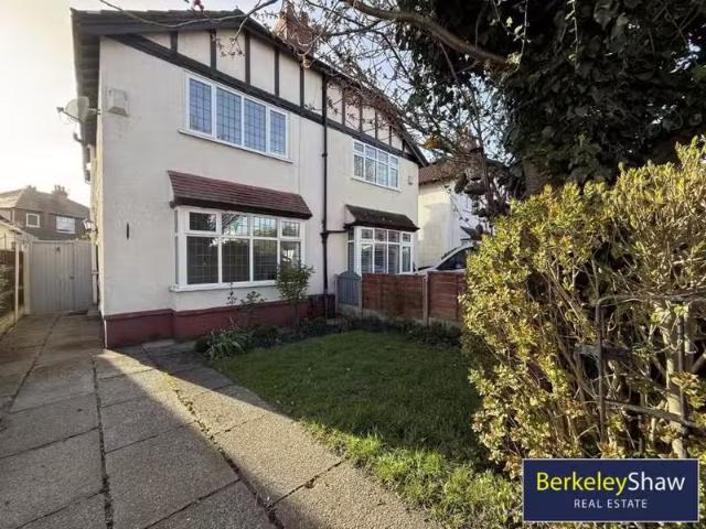 Cheap 1 BA 3 bedroom semi detached house for rent in Garden La.