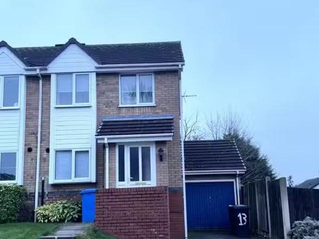 Cozy 1 BA 3 bedroom semi detached house for rent in Gleadmoss.