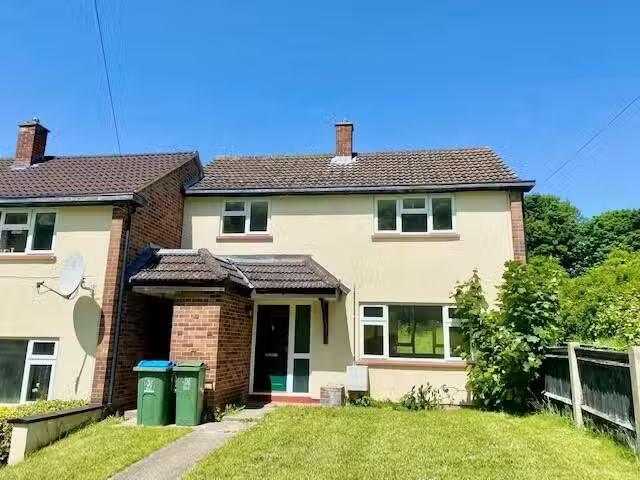Cheap 1 BA 3 bedroom semi detached house for rent in Halton Wo.